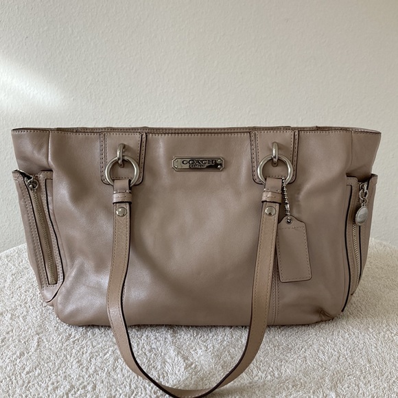 Coach | Bags | Coach Leather Beige Tote Zipper Shimmer Shoulder Bag ...